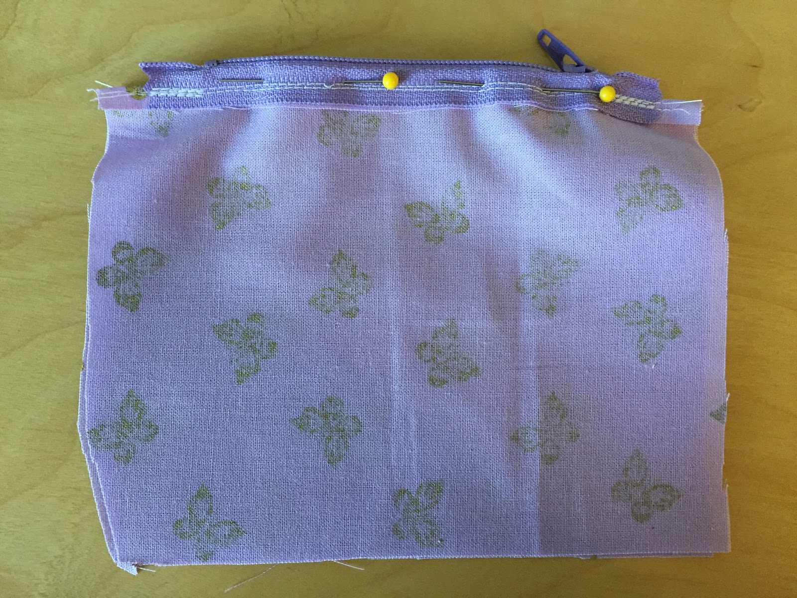 Tutorial: How to Add a Zipper to a Crochet Pouch