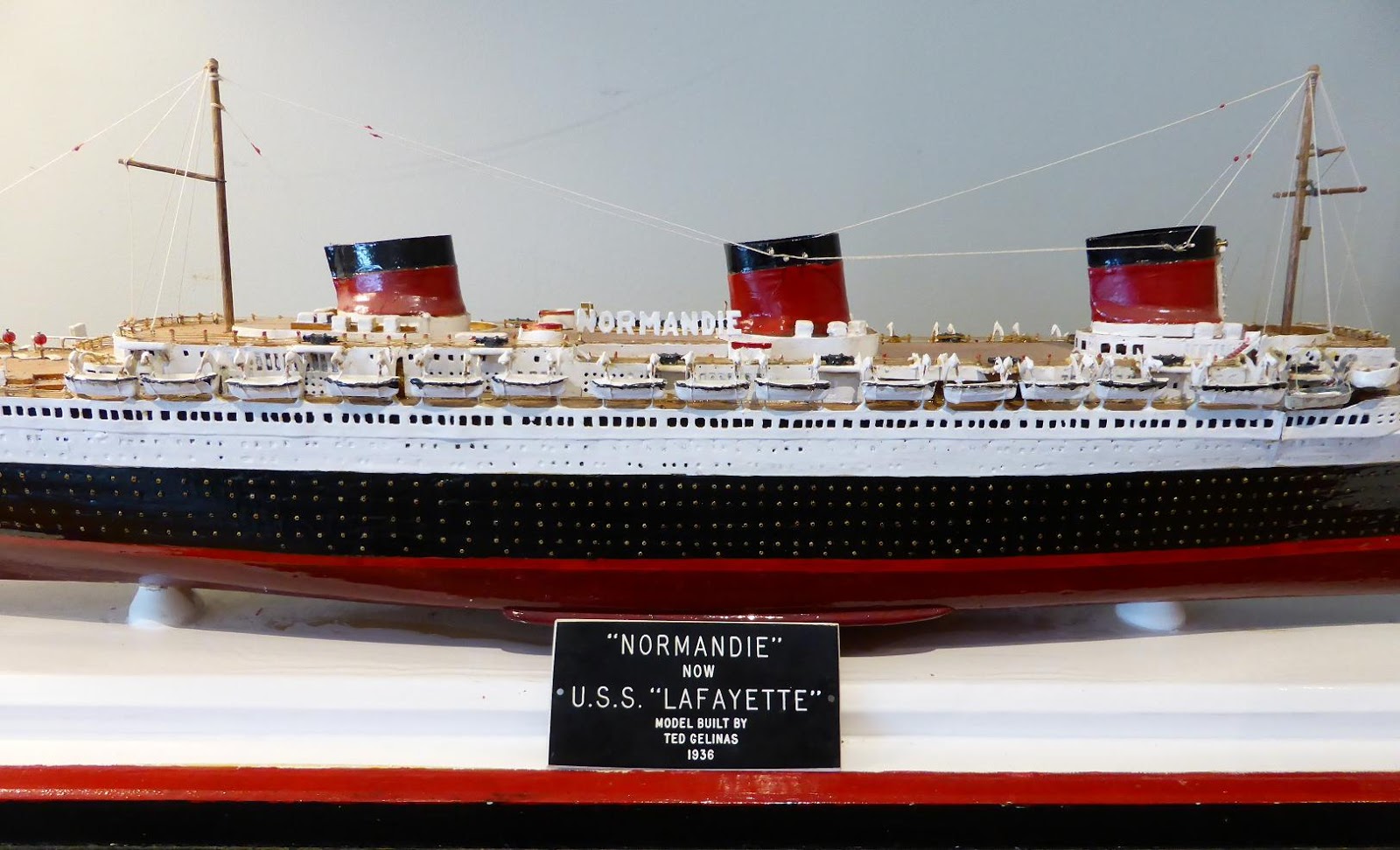 MICHAEL THOMAS : Normandie Ship Model
