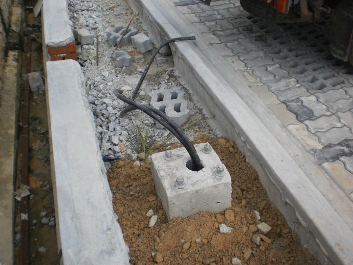 Electrical Installation Wiring Pictures: Compound lighting storage yard