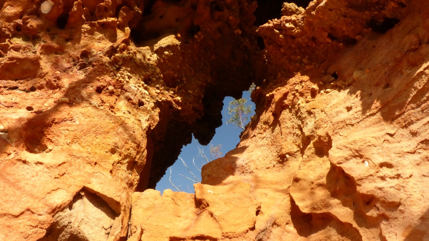 Isla Gorge NP - Exploring Caves - Adventures of Puff n Puffin