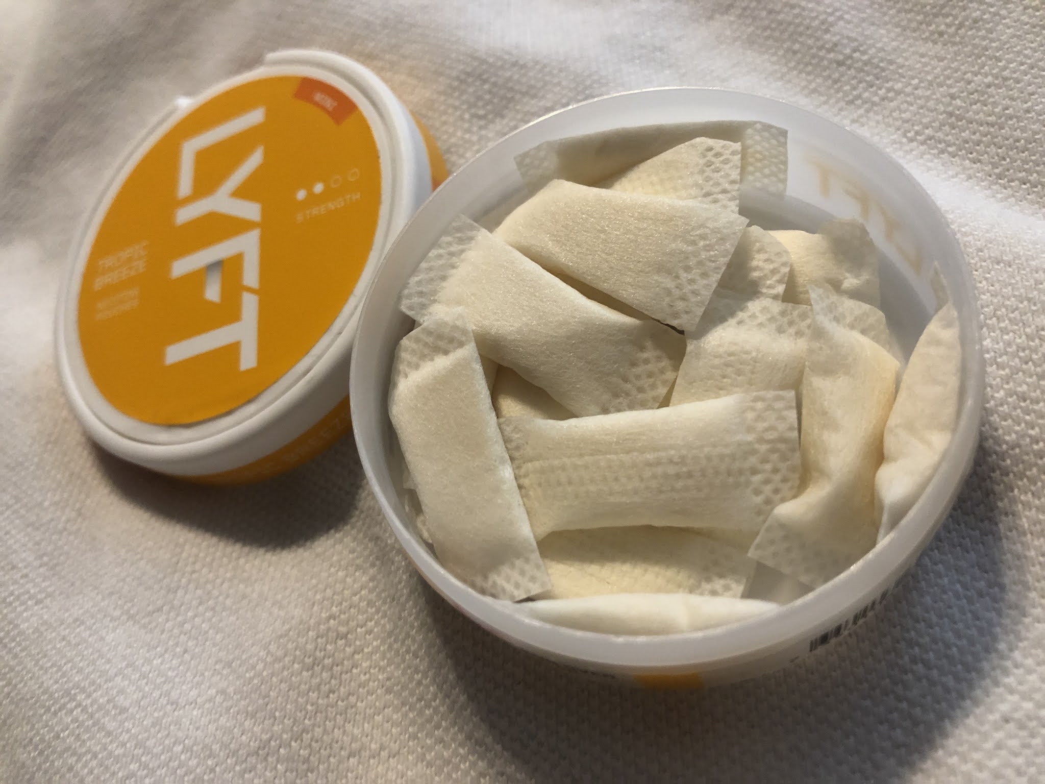 Lyft Tropic Breeze (Mini) Nicotine Pouch - Review. 12 April 2021.