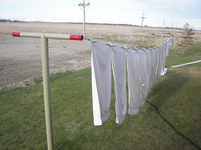 ...more signs of spring...the clothesline in use... |Affectioknit