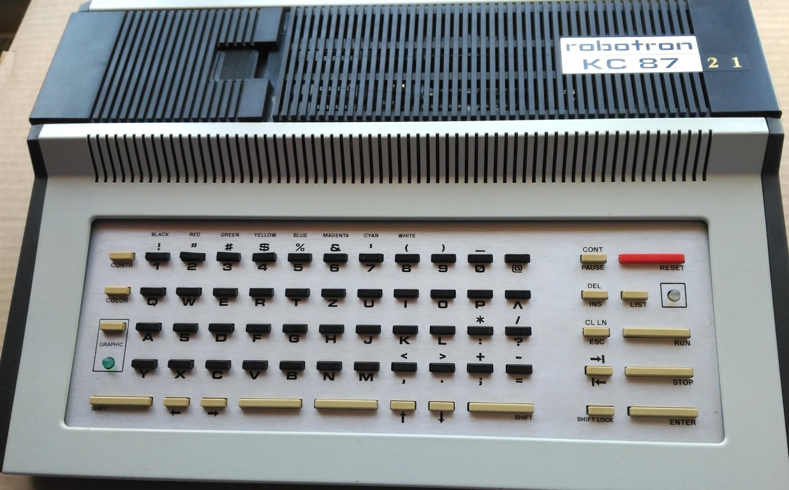 Retro Ordenadores Orty: Ordenador Robotron KC 87 (versión KC 87.21) (1987)