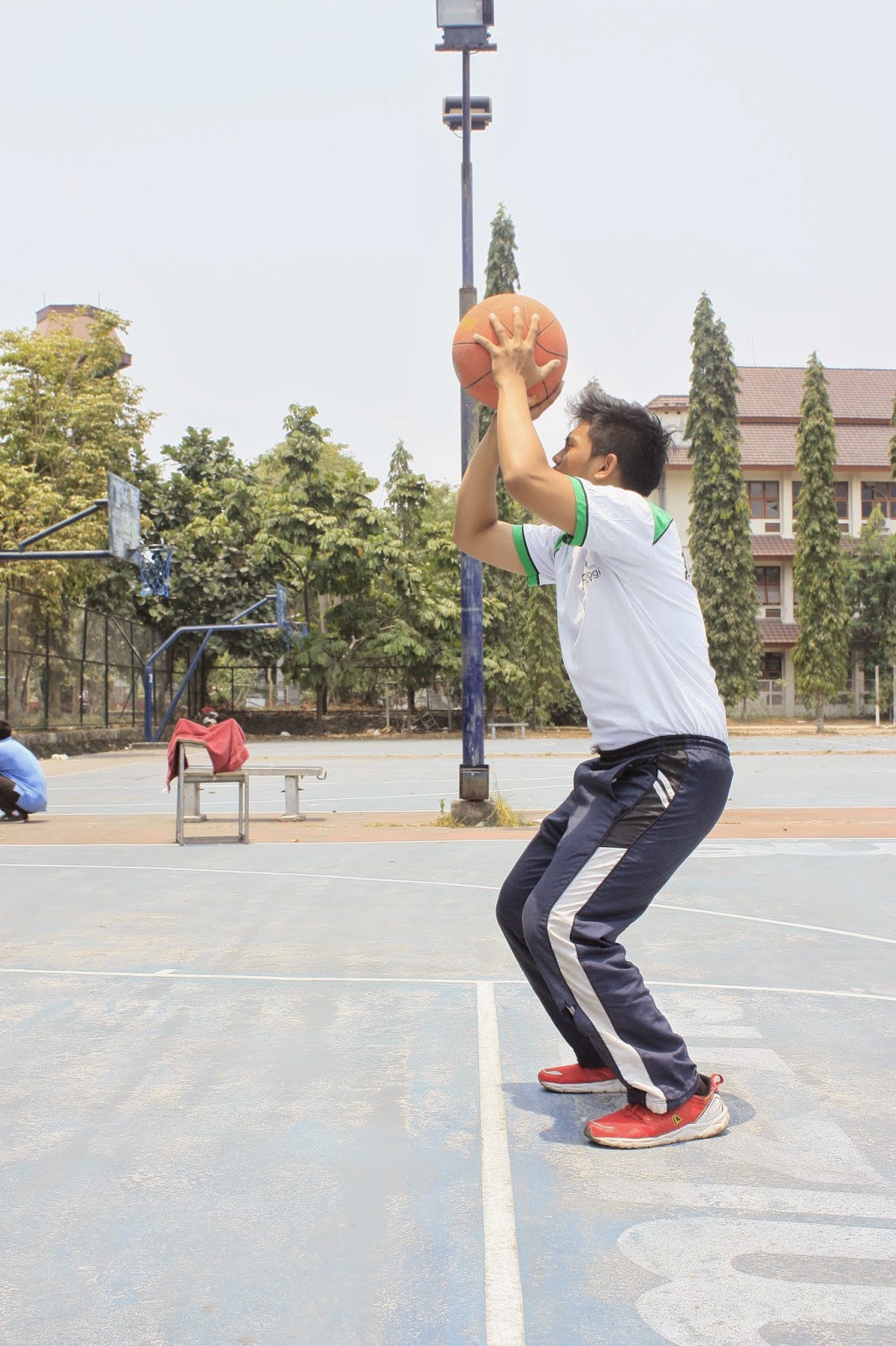 RUTINITAS RUMAH KEDUA: Teknik Dasar Free Throw Bola Basket