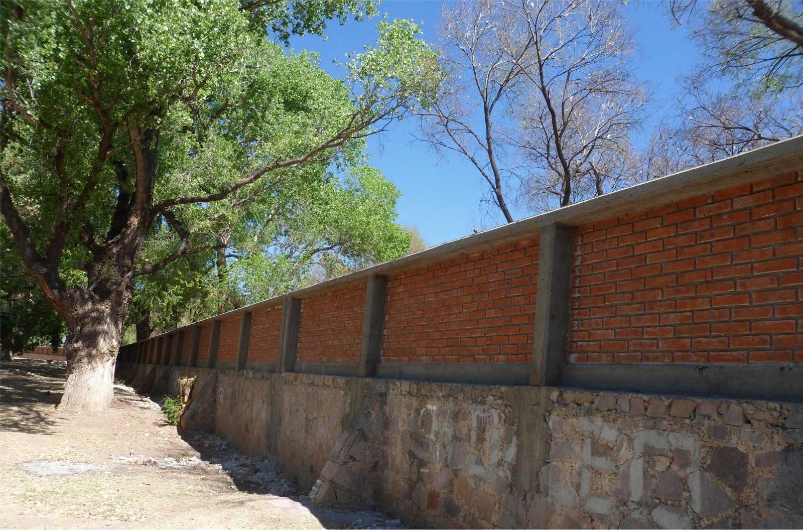 Obras Publicas Suchil: Barda Perimetral Secundaria Everardo Gamiz Terminada