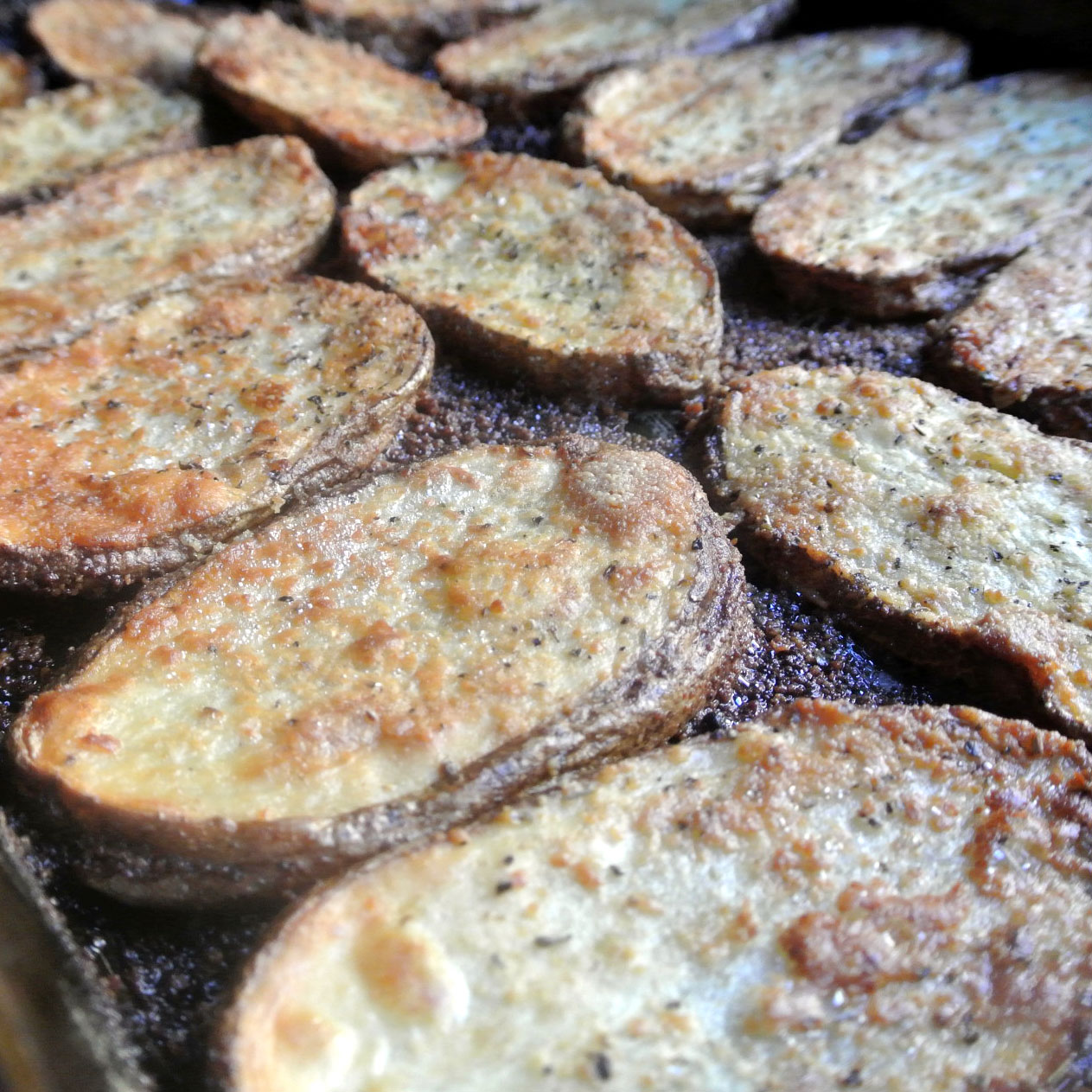 Mom, What's For Dinner?: Cheesy Garlic Potato Heaven!