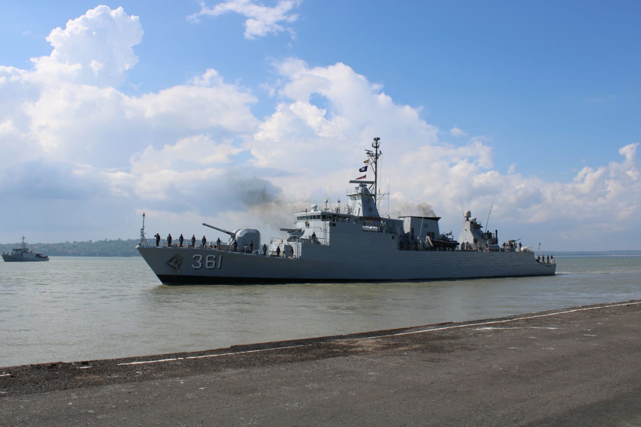 DEFENSE STUDIES: KRI FTH-361 dan KRI BDK-623 Gelar Latihan Bersama di ...