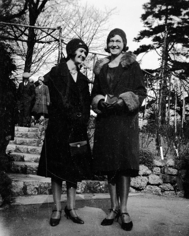 30 Beautiful Photos Capture the ’20s Women in Fur Coats ~ Vintage Everyday