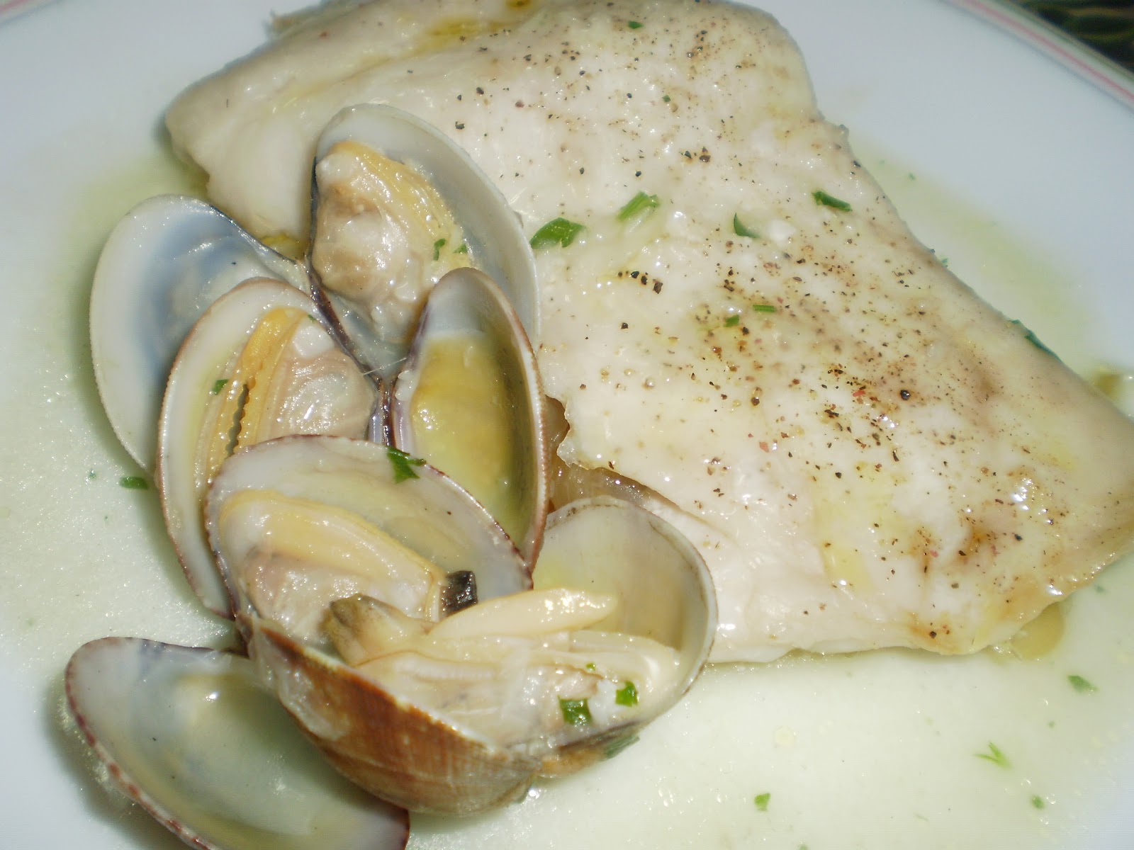 COCINA SIN TONTERIAS: Mero al horno con almejas