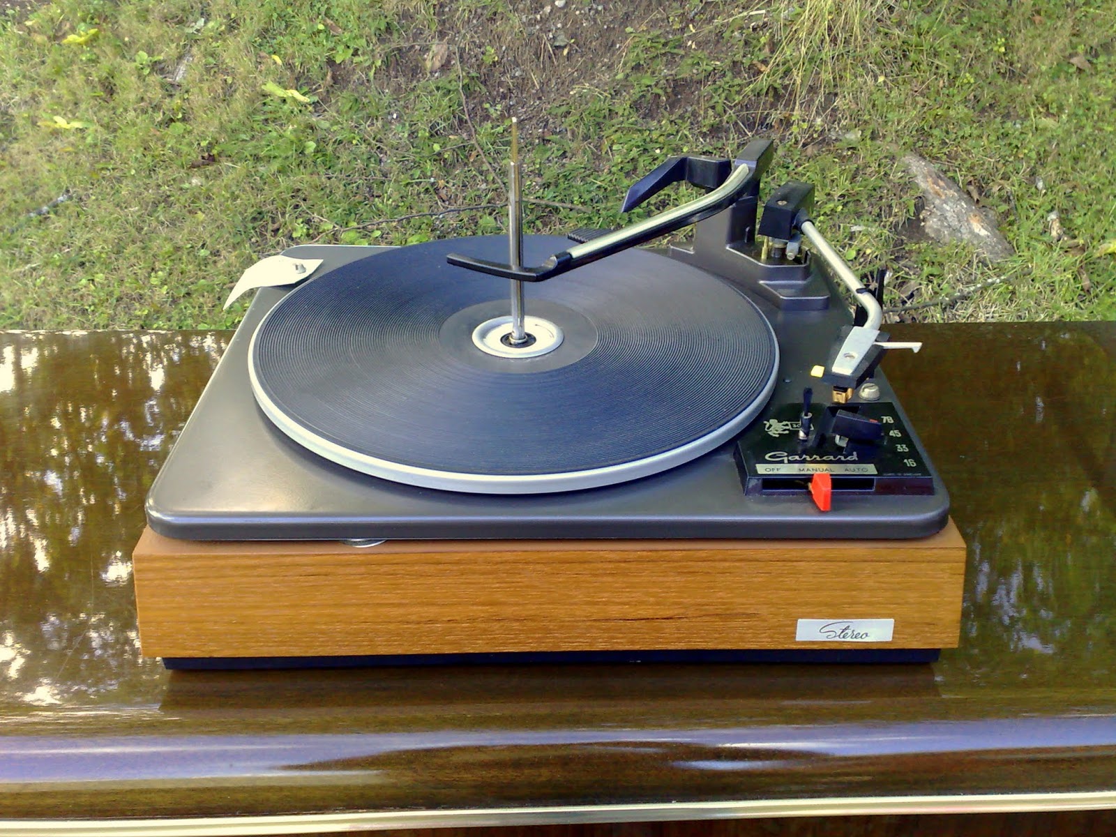 TOM's TECH TOYS: GARRARD TURNTABLES