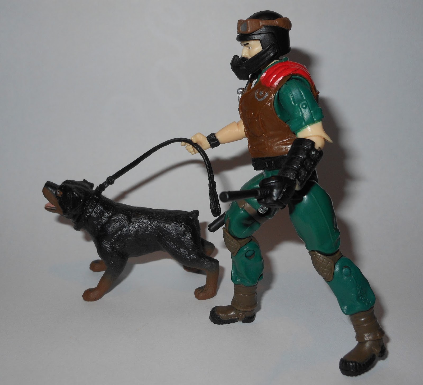 Figuras de Acción A Go-Gó: MUTT & JUNKYARD (K-9 OFFICER & ATTACK DOG ...