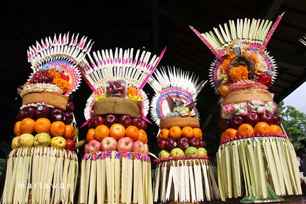 Bali Indonesia Holiday Travels: Gebogan, Balinese Offering Culture to ...