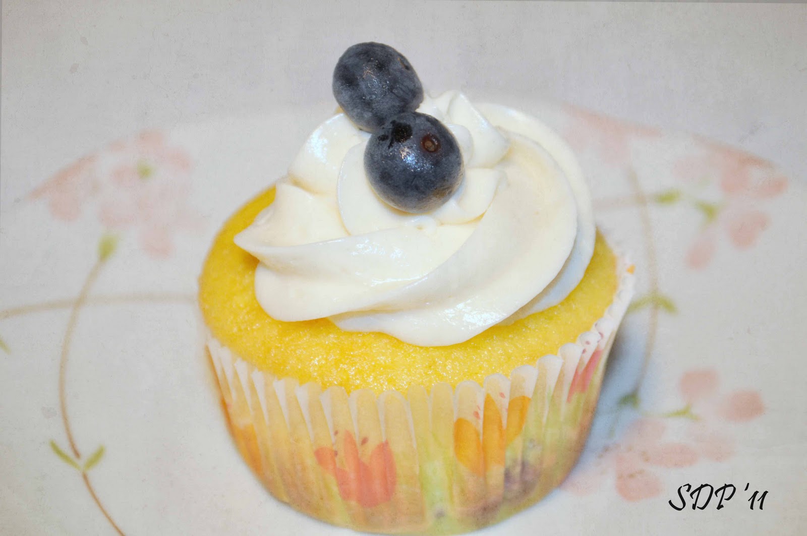 A Pocket Full Of Buttons Lemon Blueberry Cupcakes With Lemon Curd