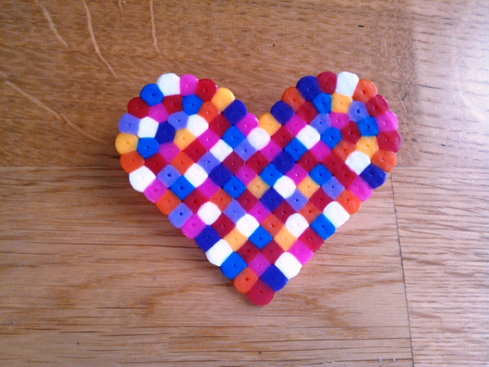 Bichito Beads !!: Corazón multicolor hama beads