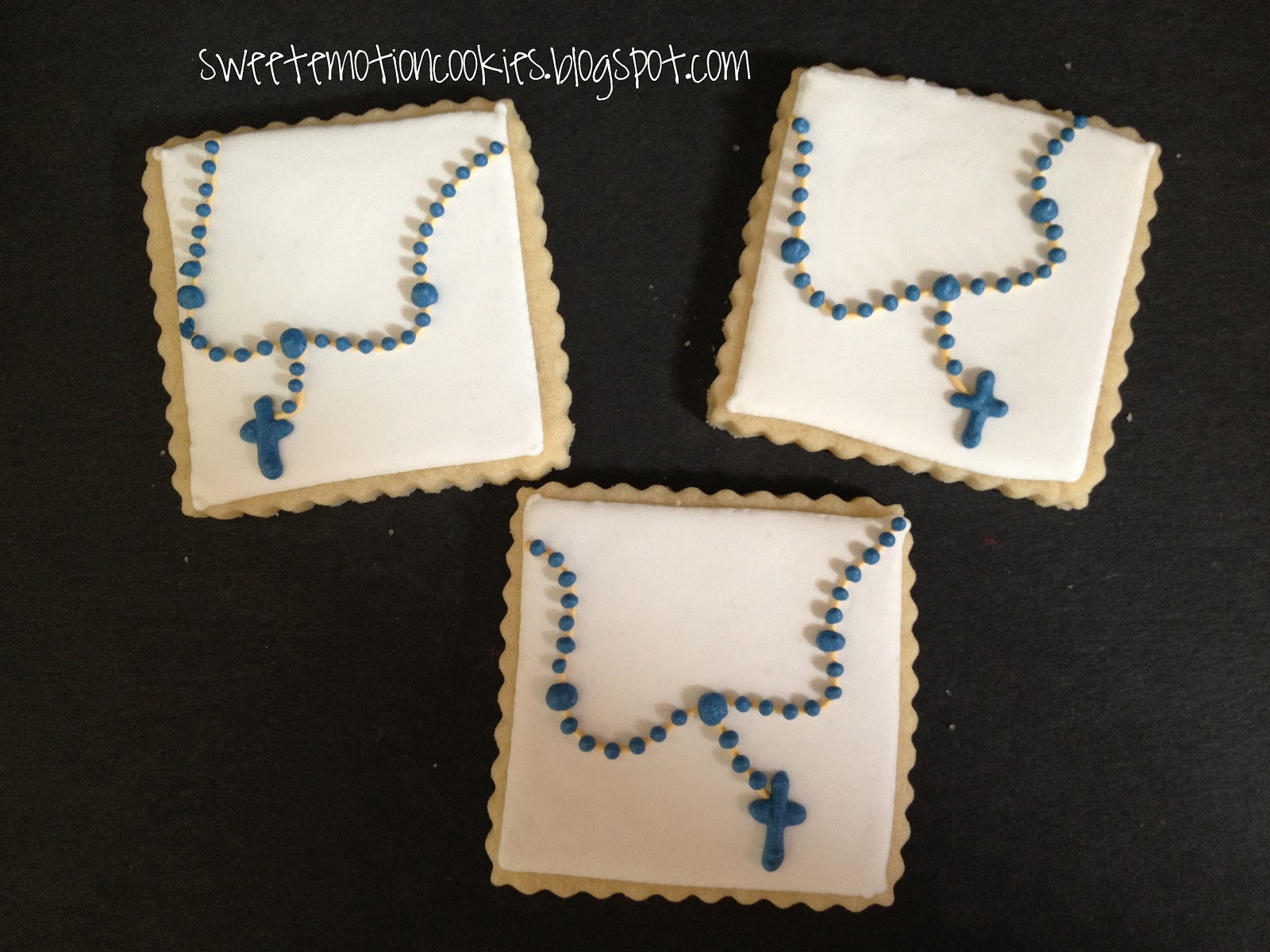 Sweet Emotion: First Communion Cookies {Rosary, Eucharist, Cross Cookies}
