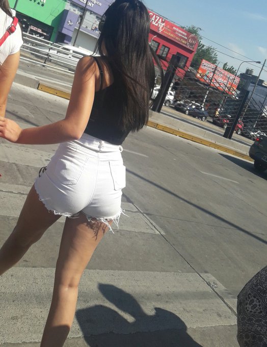 Mujeres Con Piernas Sexys En La Calle En Shorts Mujeres Bellas En La