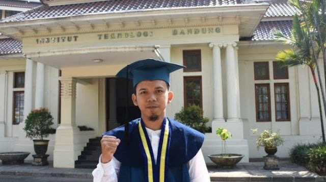 Muhammad Reza, Anak Sopir Lulus ITB dengan IPK 3,98, Uang Jajan Cuma ... Muhammad Reza, Anak Sopir Lulus ITB dengan IPK 3,98, Uang Jajan Cuma ...