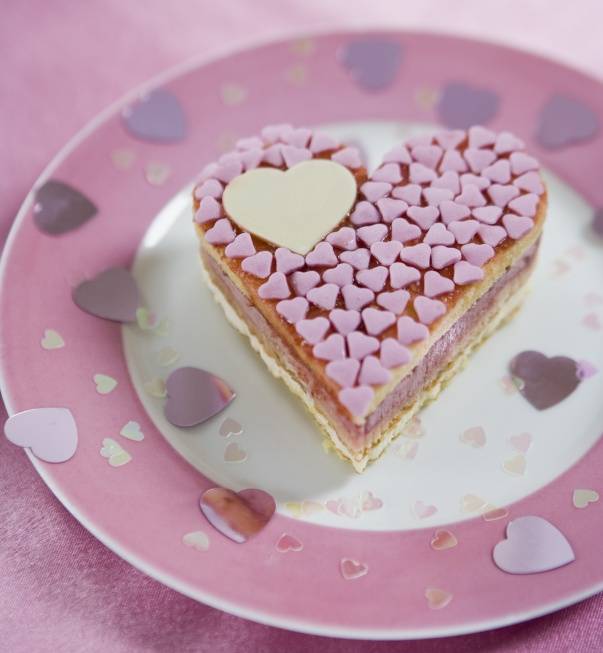 Gastronomia, o arta: Tort în formă de inimă, pentru Valentine's Day