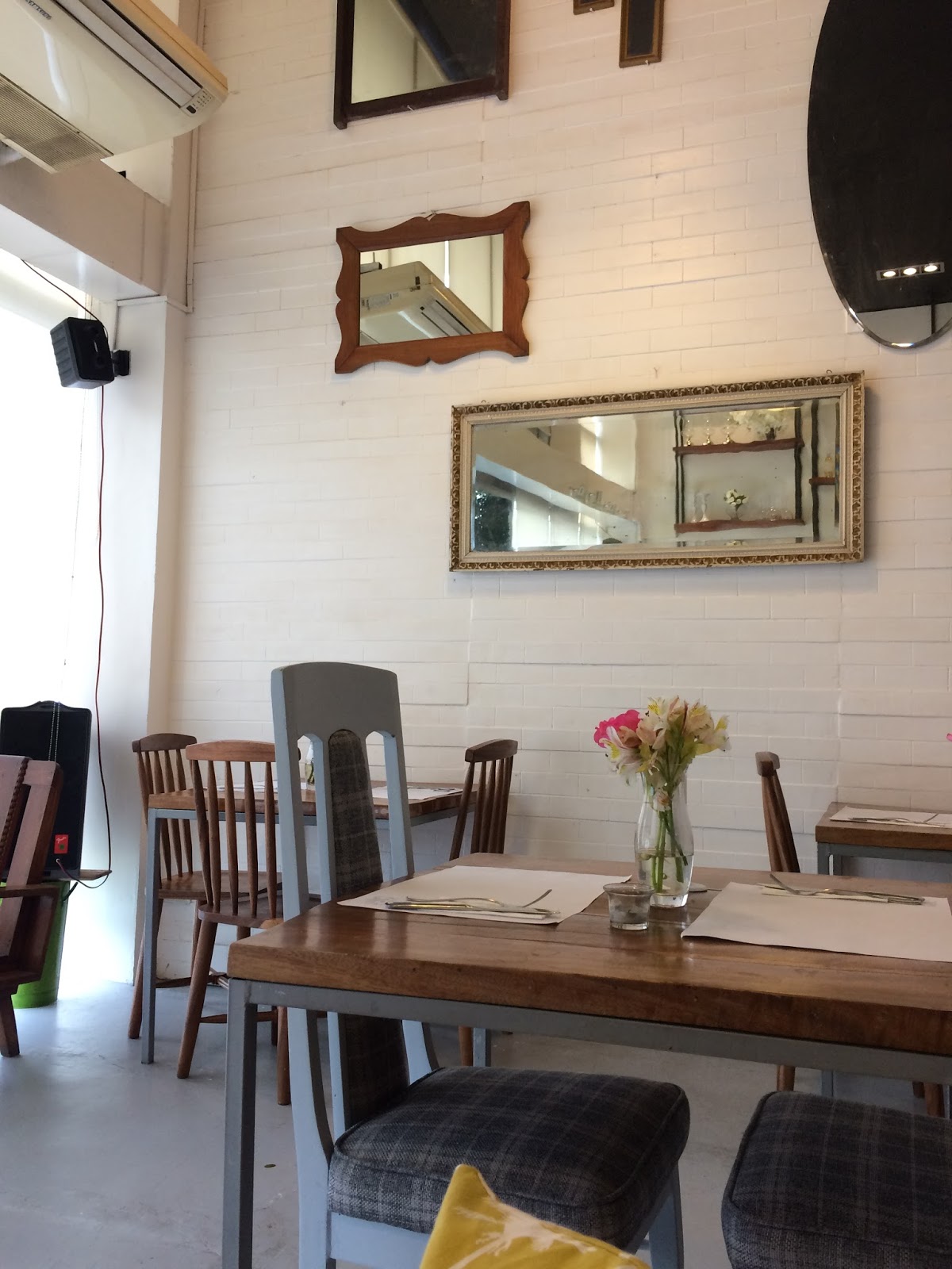 a piece of jewel: Designer Blooms Cafe