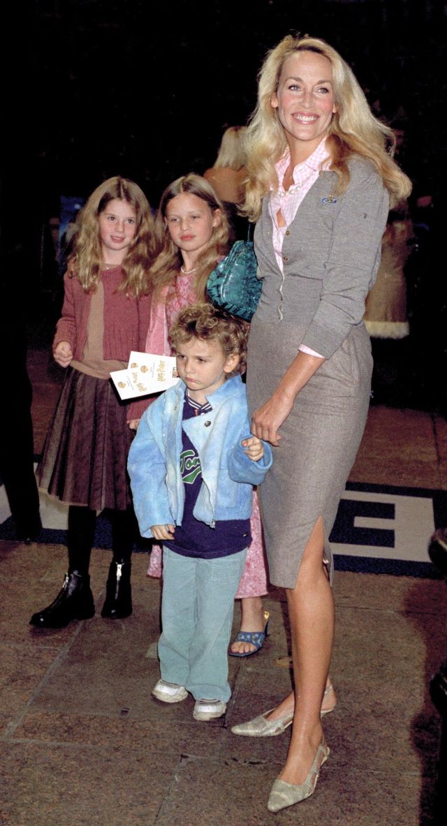 22 Beautiful Photos of Jerry Hall and Mick Jagger With Their Children ...