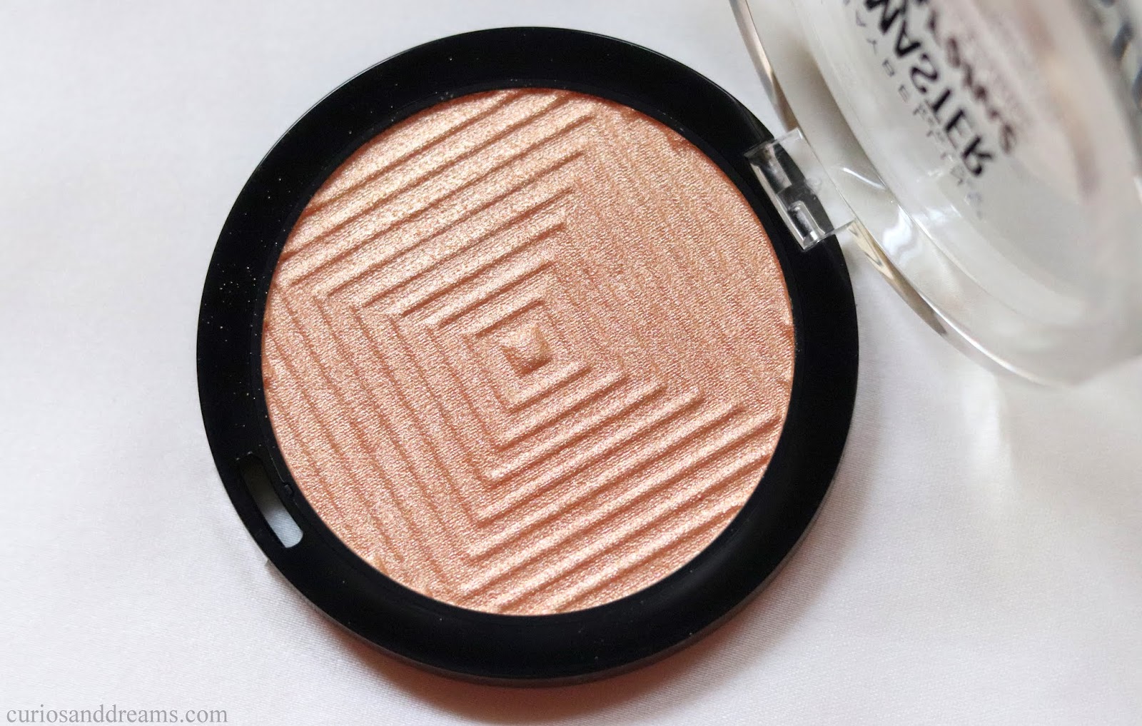 Maybelline Master Chrome Highlighter in Molten Gold - Curios and Dreams ...