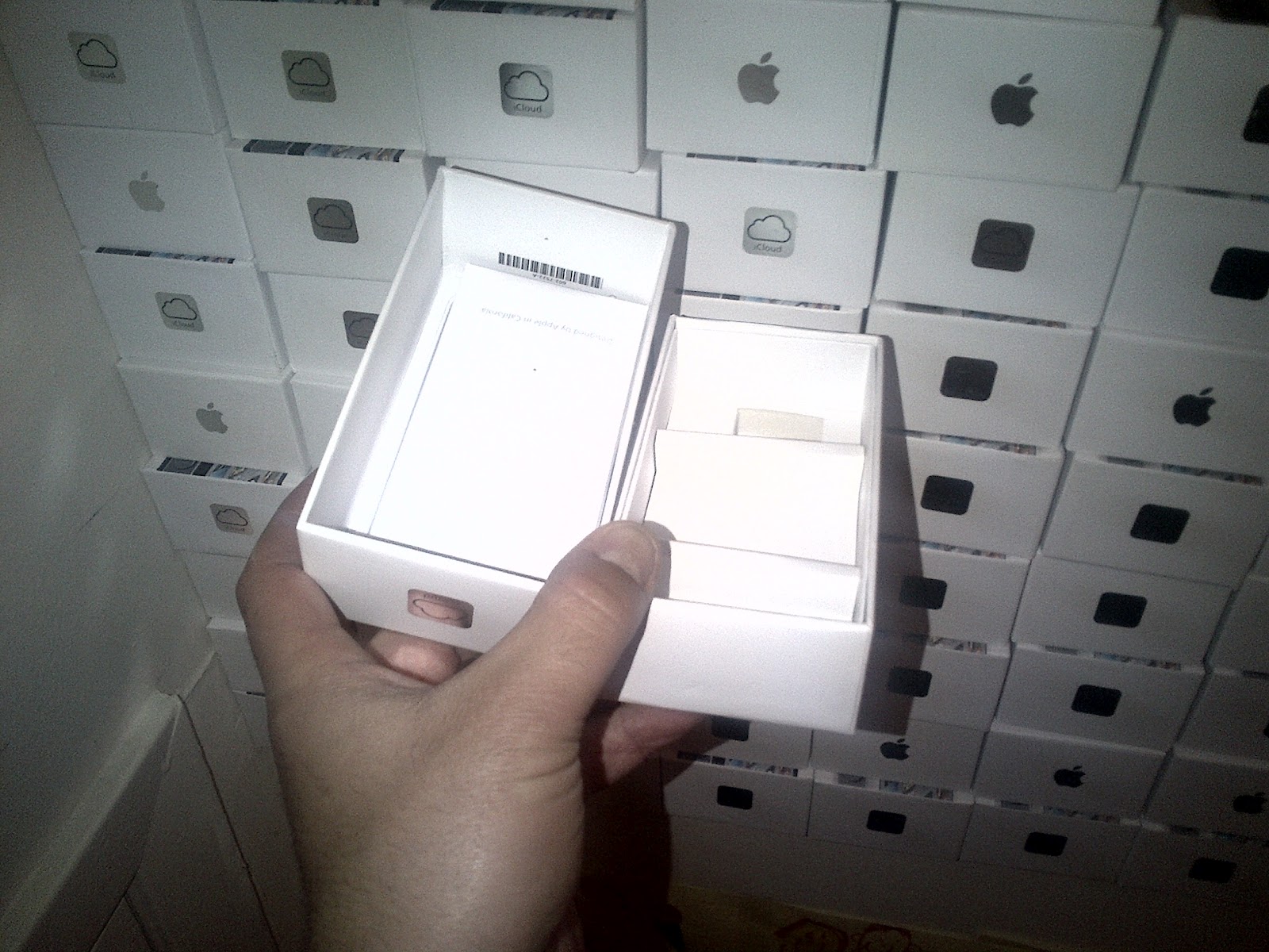 iPhone and Blackberry Empty Boxes: Brand New iPhone 4s Black Empty Box ...