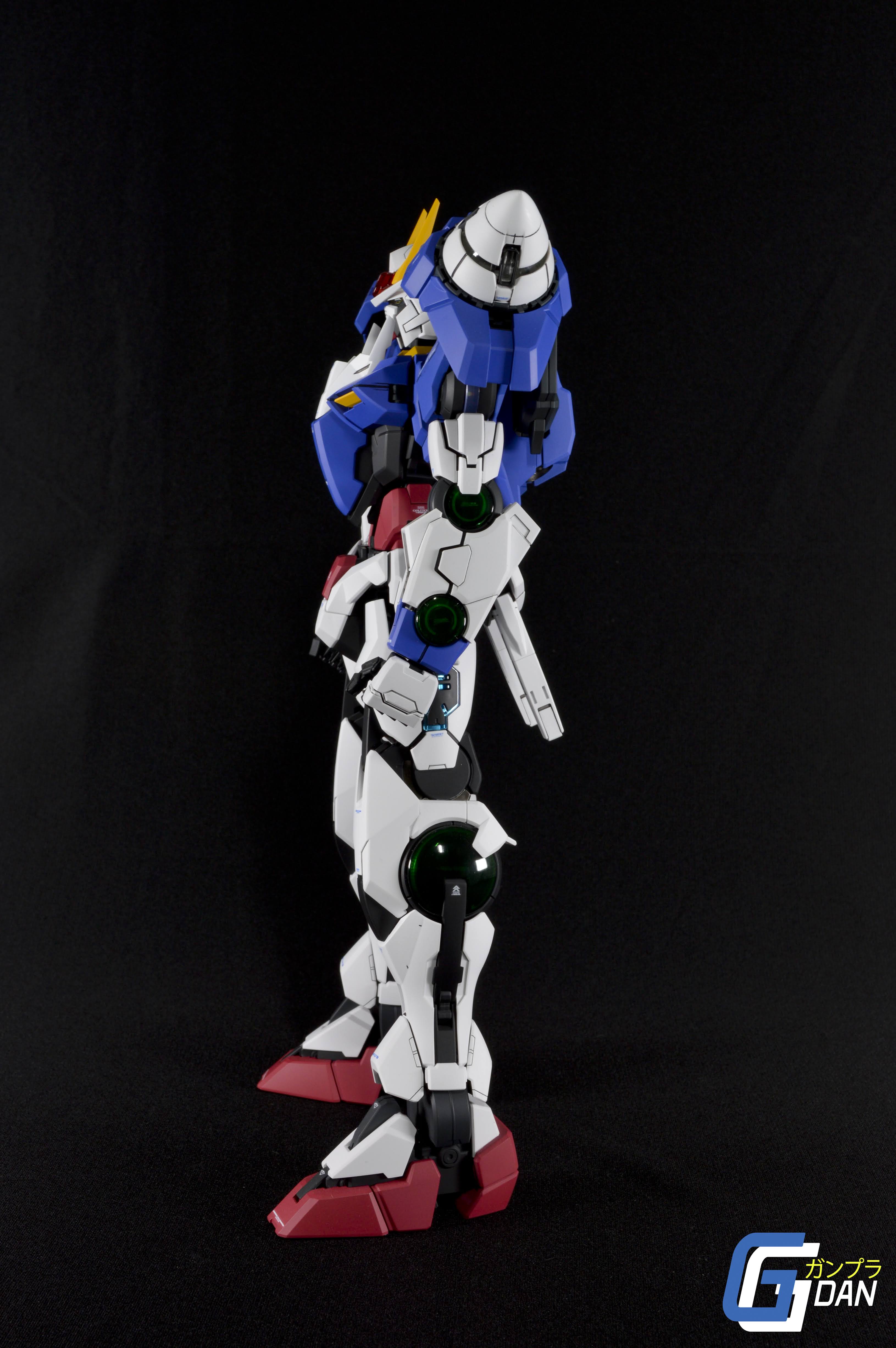 Perfect Grade Gundam 00 Raiser