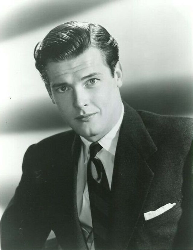 50 Handsome Photos of Legendary James Bond Star Roger Moore From ...