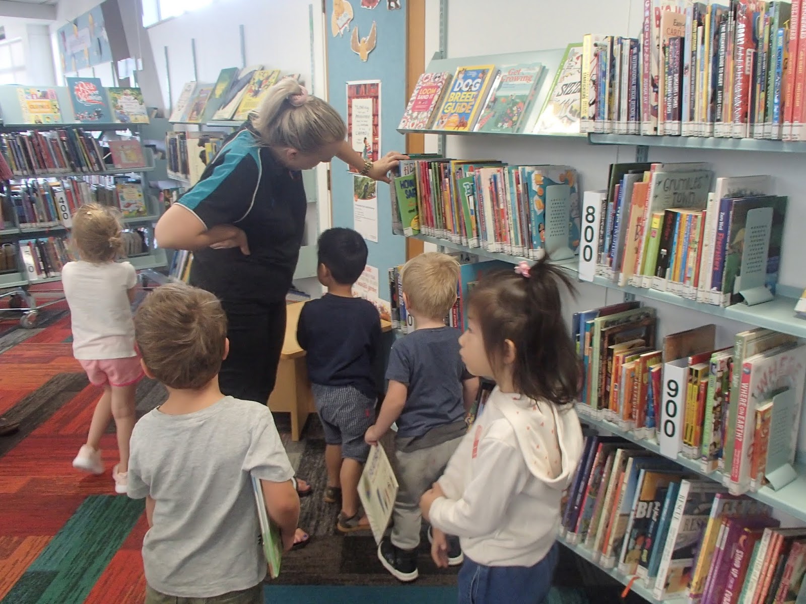 Uxbridge Early Learning Centre Blog: Walking to the library