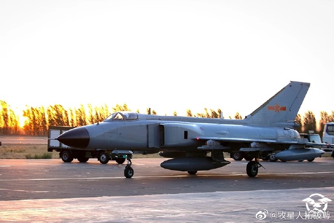 China Defense Blog: Feeling nostalgic .... J-8II photos