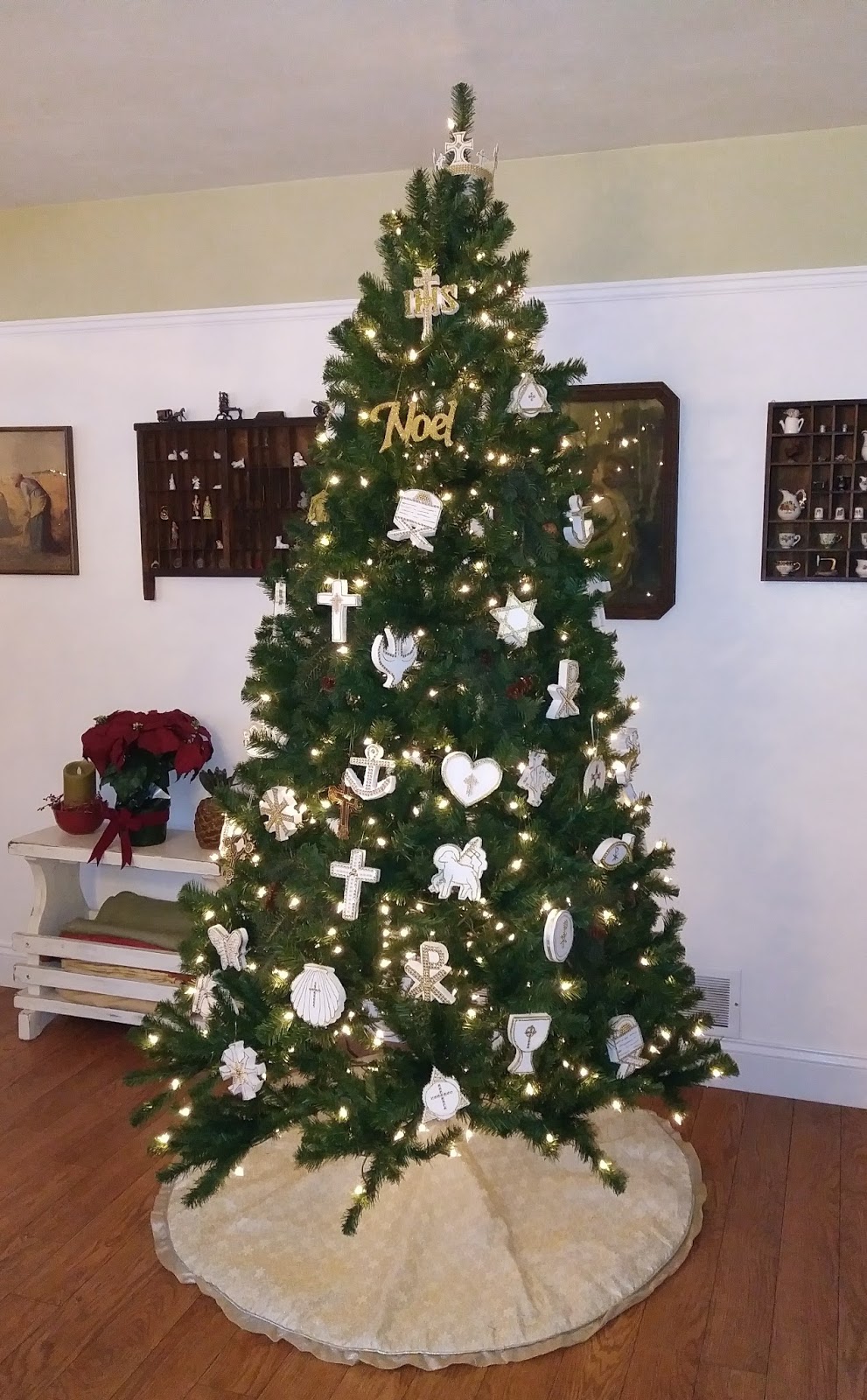 Maple Grove: The Chrismon™ Tree