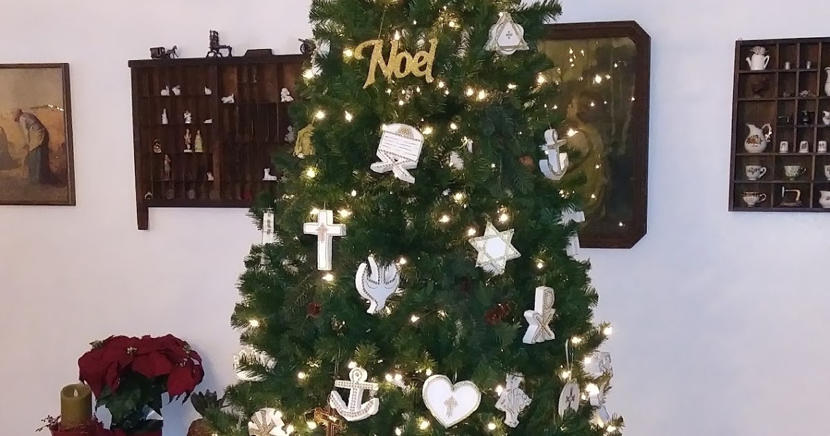 Maple Grove: The Chrismon™ Tree