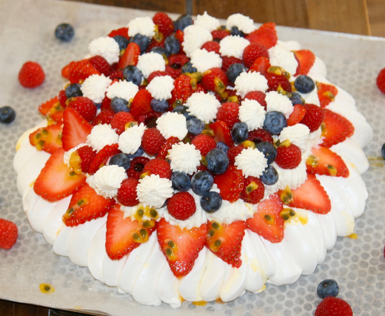 PAVLOVA AUX FRUITS ROUGES