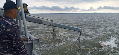 DEFENSE STUDIES: KRI Pulau Rengat-711, Laksanakan Survey Perairan Sebatik