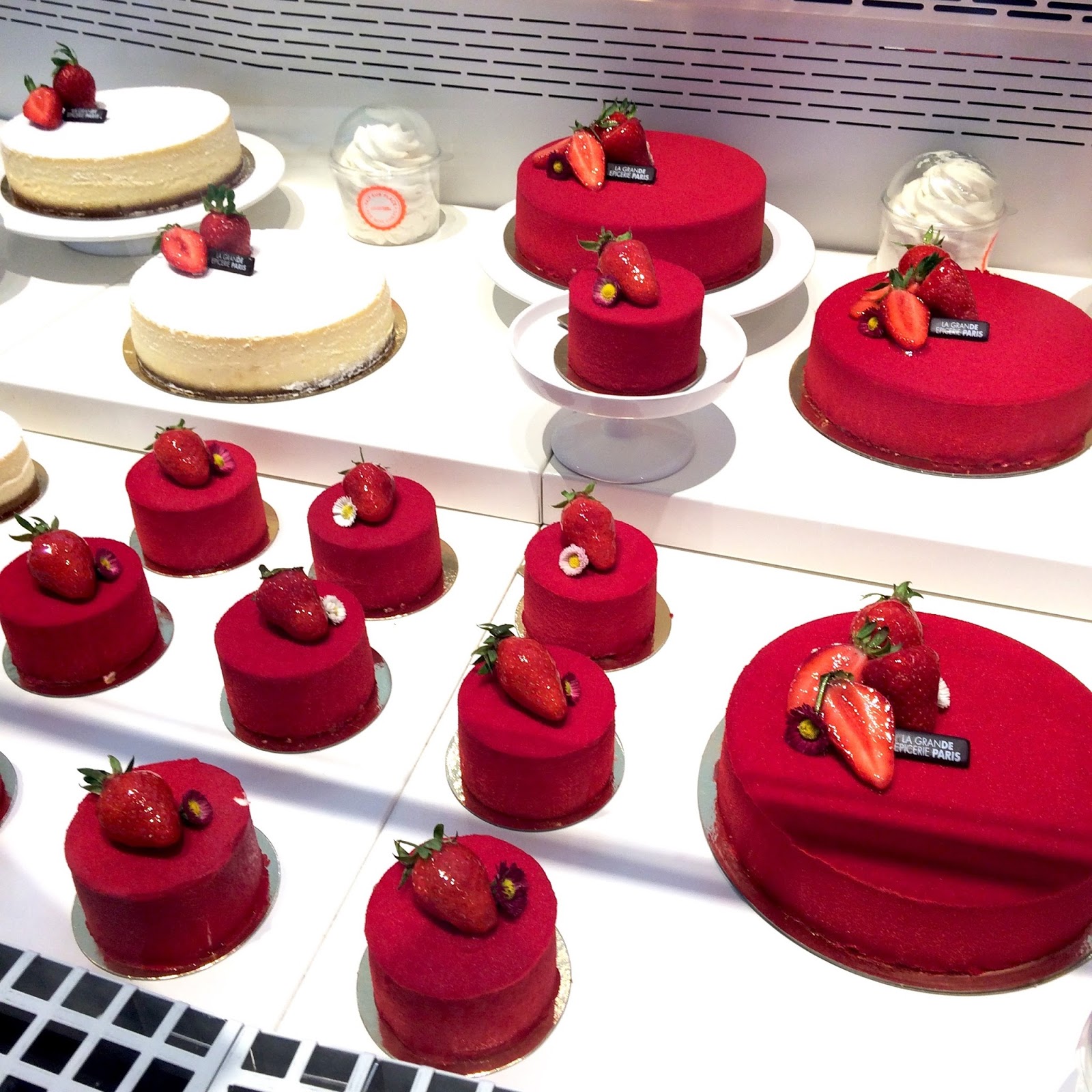 The Road is Mine: des gateaux rouges