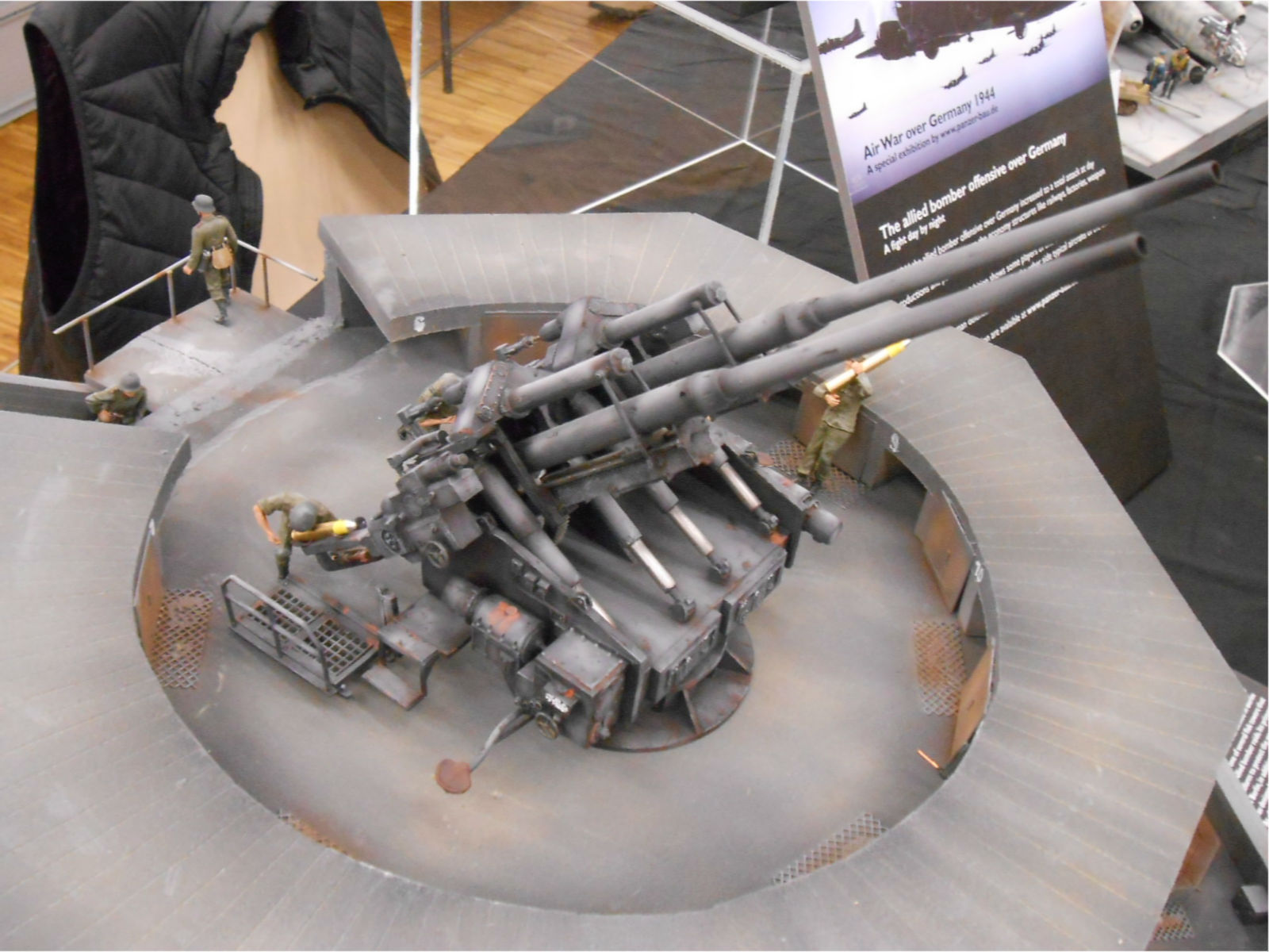 Le canon de 12,8-cm (ou 128) Flak 40.