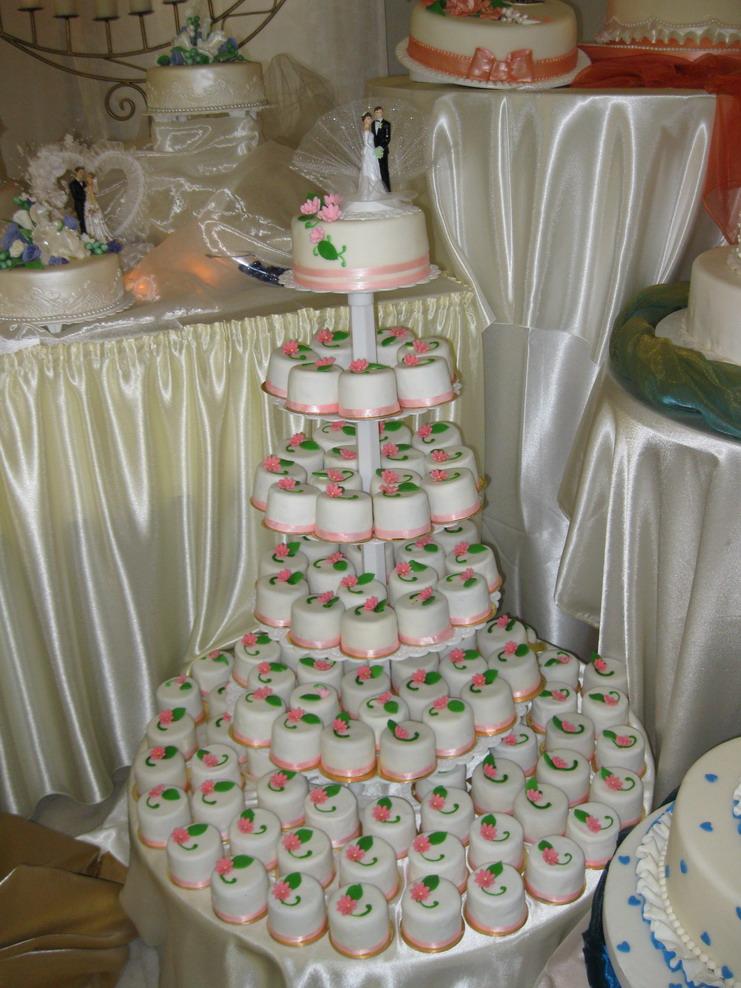 Reteta de acasa: Tortul Miresei - modele cu mini tortulete