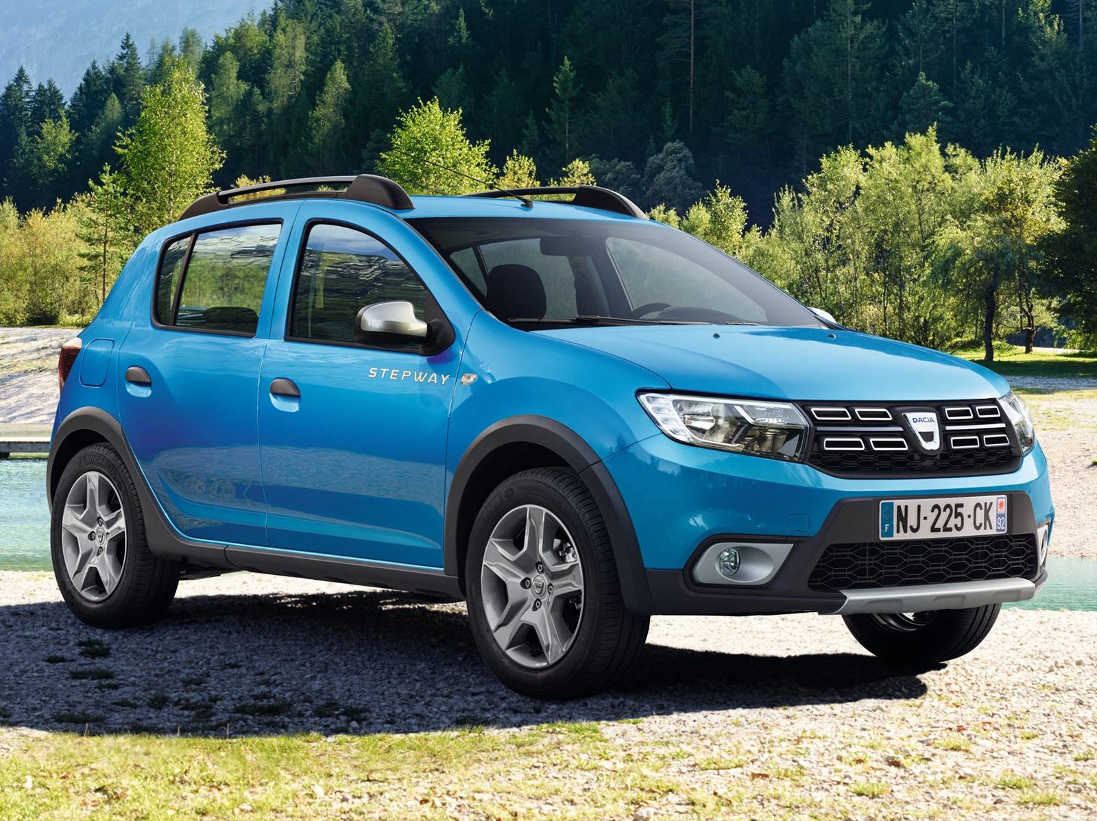 Novo Sandero 2017 com facelift: fotos e especificações