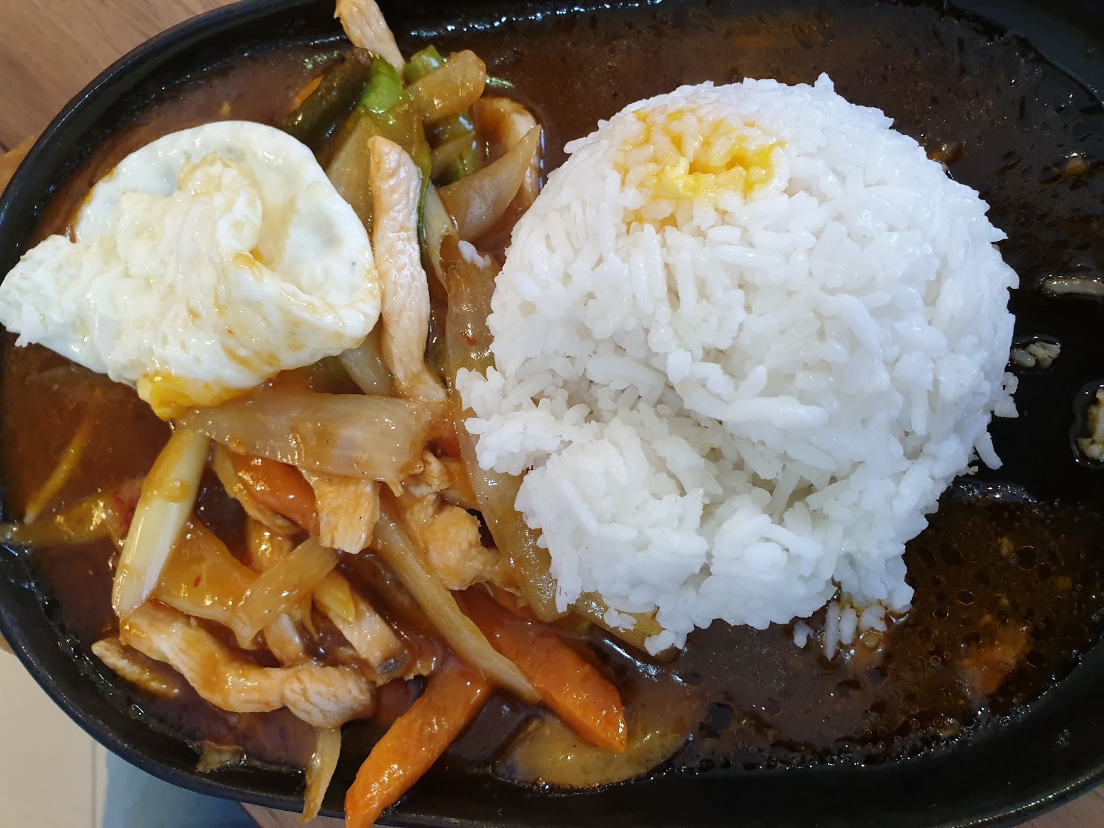 Sizzling & Claypot dan Thai Cuisine PU Riz di NU Sentral