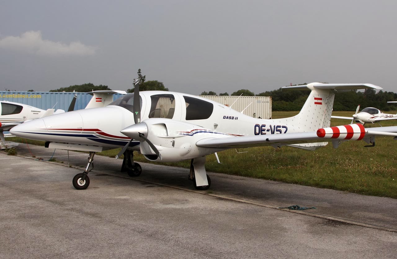 nhungdoicanh: Diamond DA-52