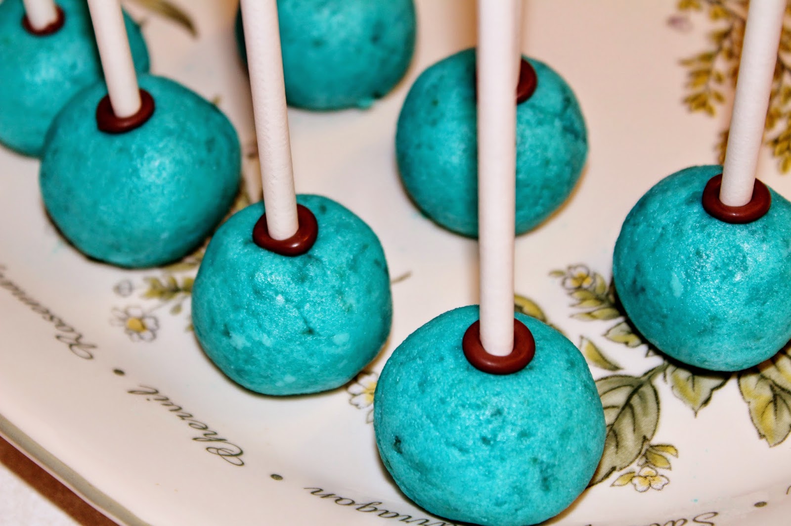 Blog as you Bake: Blue Velvet Cake Pops - Baby Shower Favors!