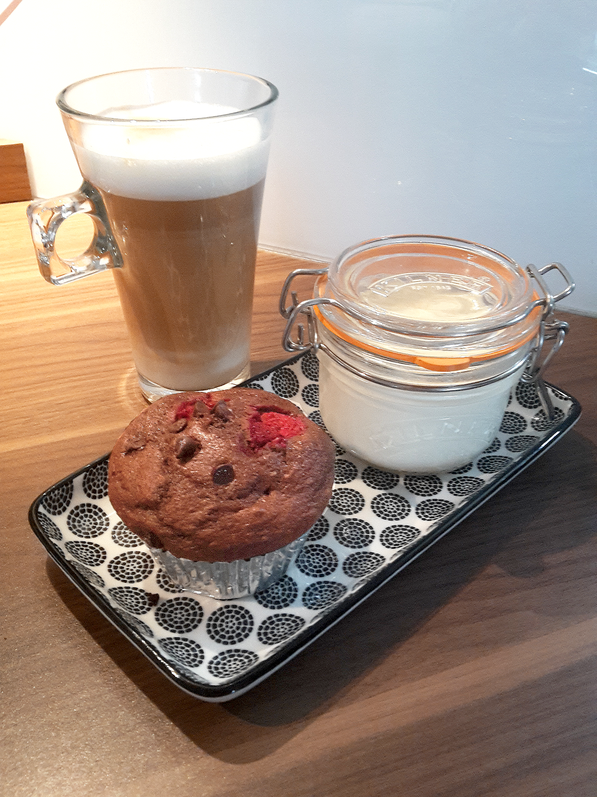 Mmmuffins&Co.: Polnozrnati čokoladni muffini z malinami in Nutello