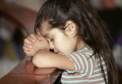 Imágenes de bebés orando - Imagui