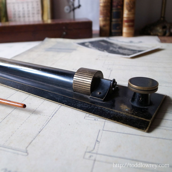 Todd Lowrey Antiques: 英国設計者達の誇りを受け継ぐ / Vintage Brass Rolling Ruler