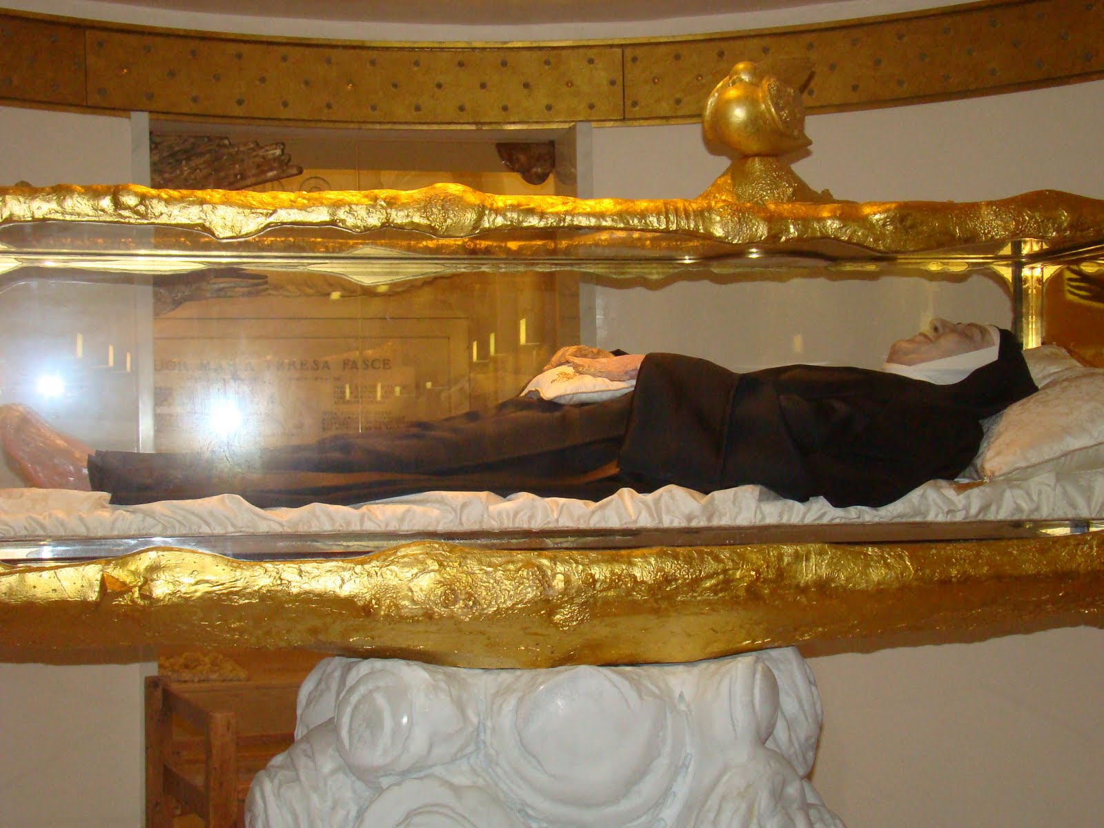 SANTA CRUZ URGENTE: Basílica de Santa Rita expõe corpo santo da beata ...