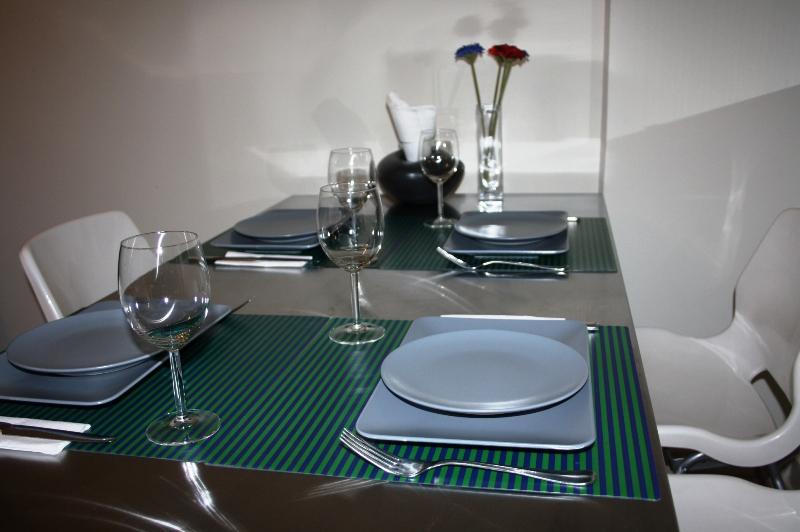 JOANADDICTED: styling the dinner table