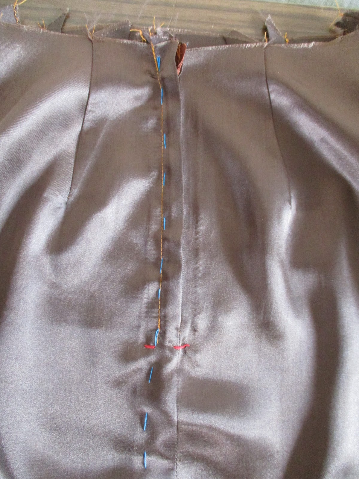 Rasa's advices how best to sew: Sew pencil skirt with lining. Step 10 ...