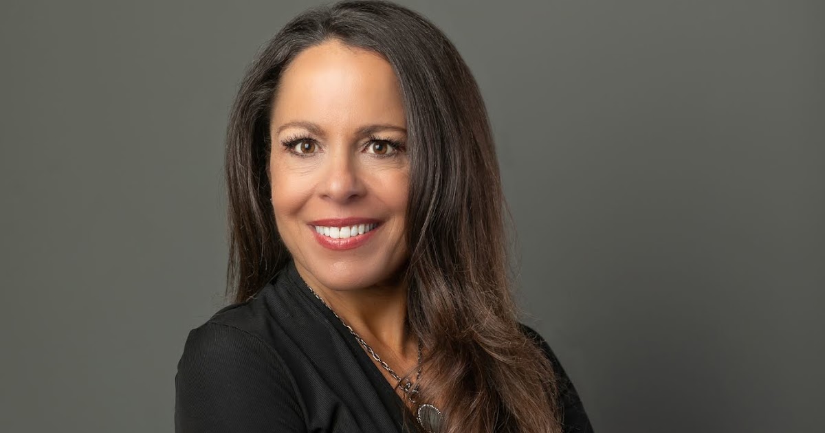 Chick Lit Central: Lisa Barr is truly unbreakable...plus a book giveaway