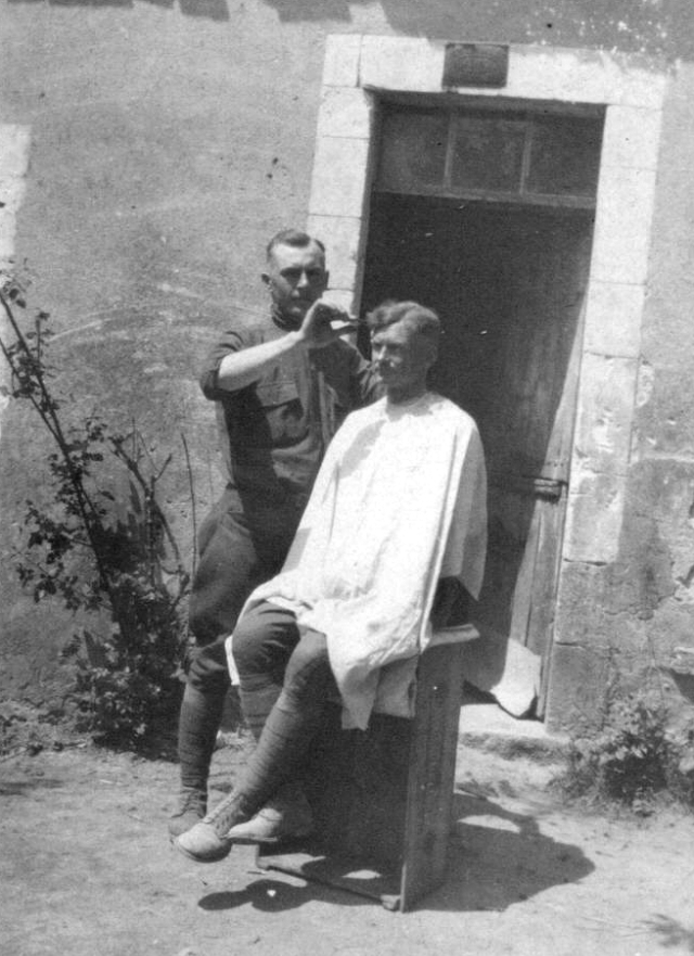 20 Vintage Photographs Capture Soldiers Getting Haircut During World ...