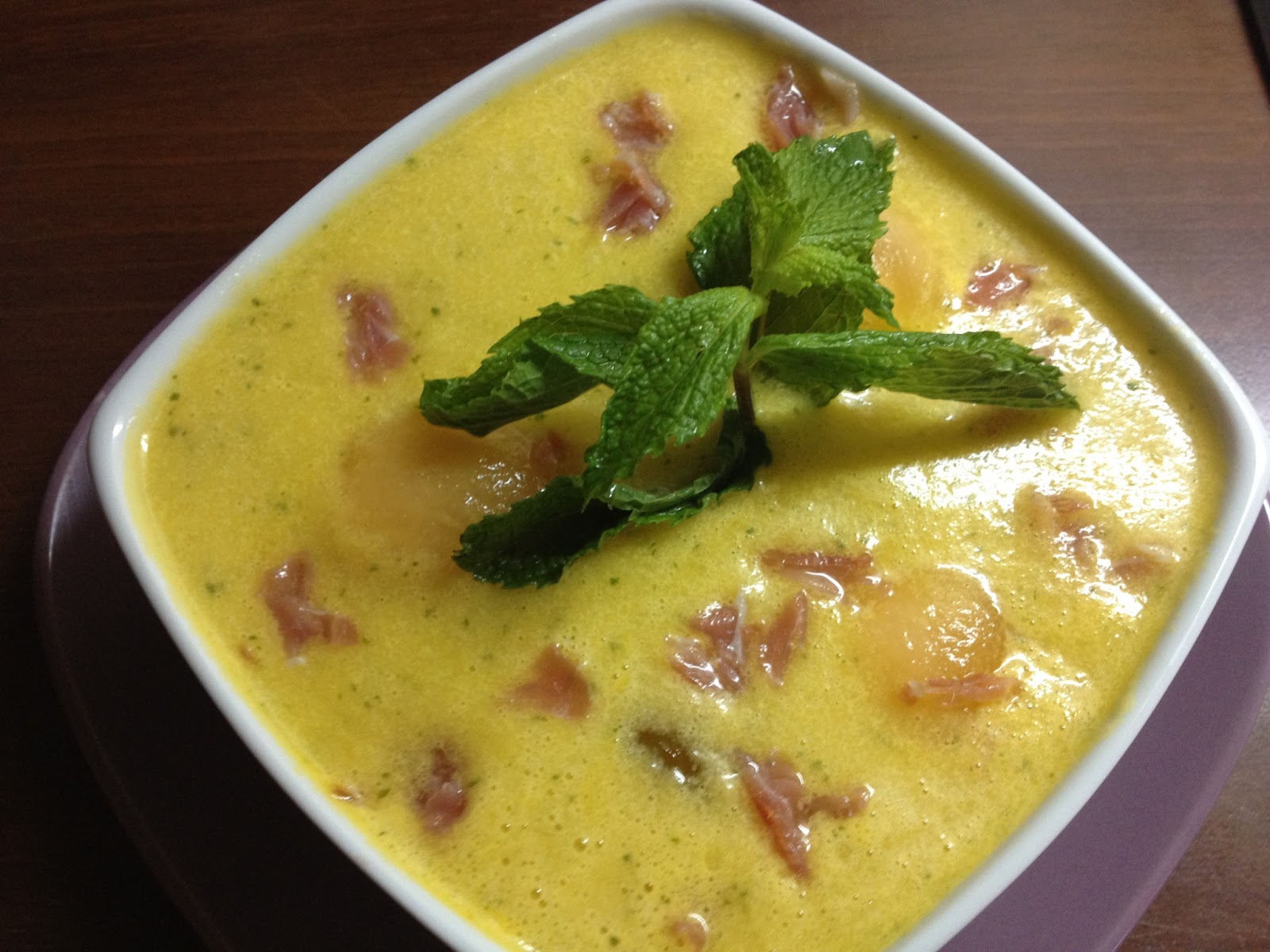 Sopa fría de melón con limón y hierbabuena - ¡Huele Bien!